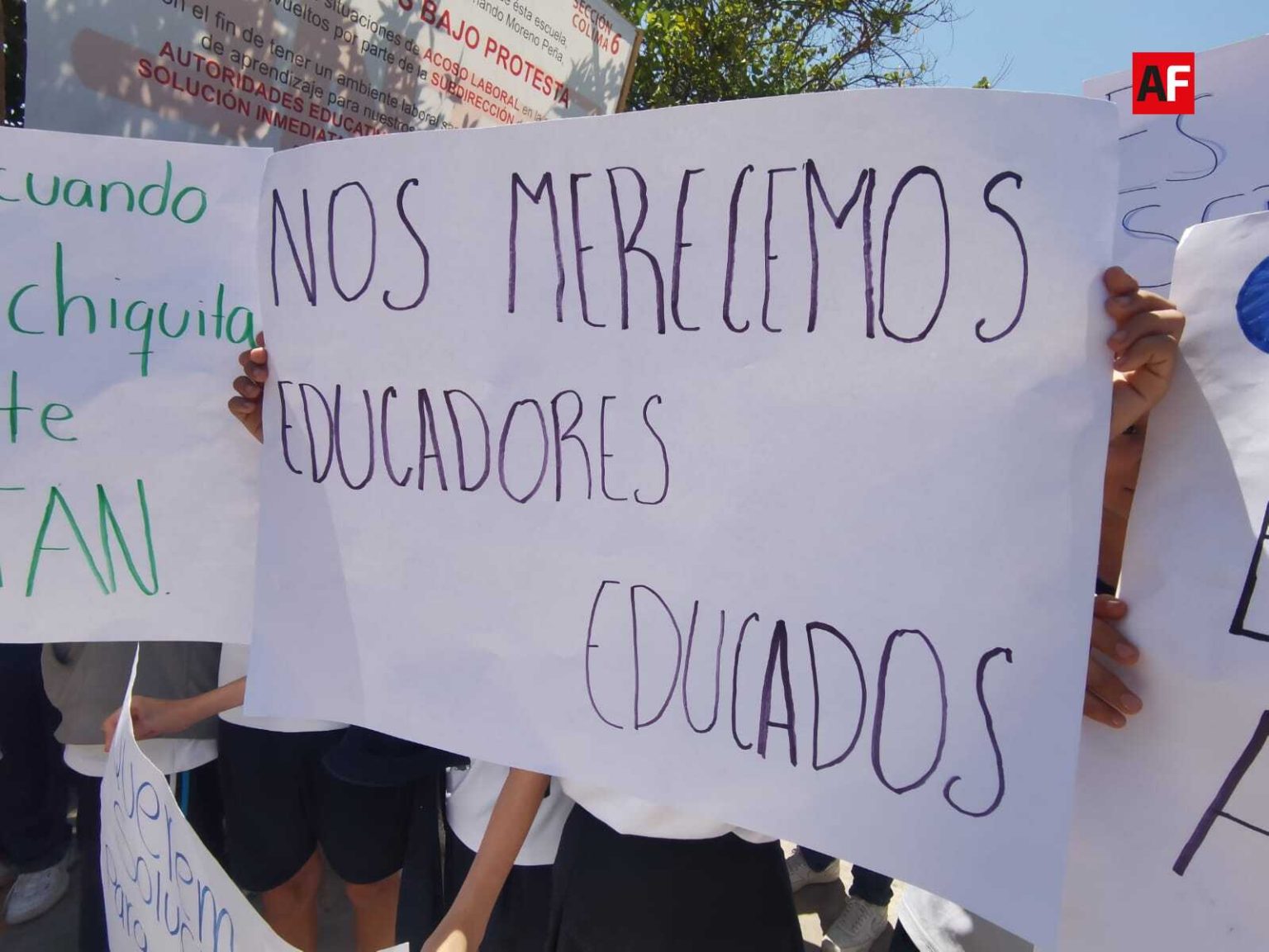 Alumnado de secundaria FMP en Manzanillo protesta; denuncian malos ...
