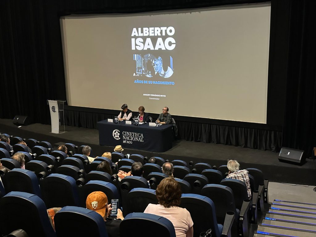 Profesor universitario presenta libro sobre Alberto Isaac, en la ...