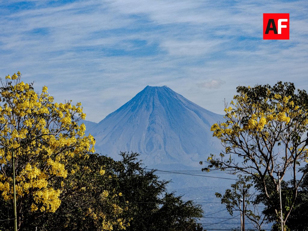 Volcán de Colima tuvo 5 sismos y 7 derrumbes en la última semana ...