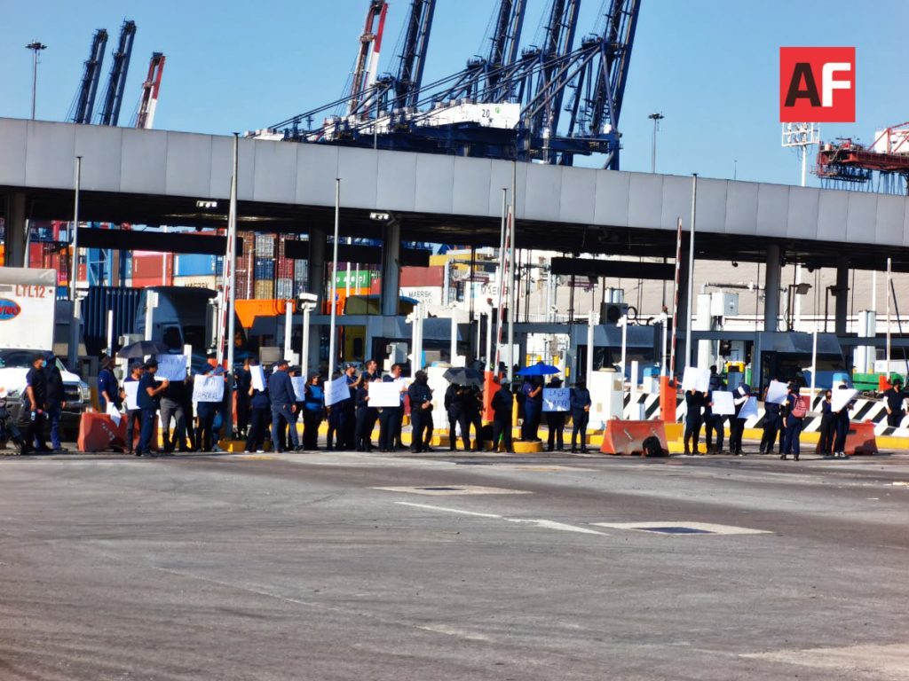 Trabajadores de la Aduana de Manzanillo realizan paro por presuntos ...