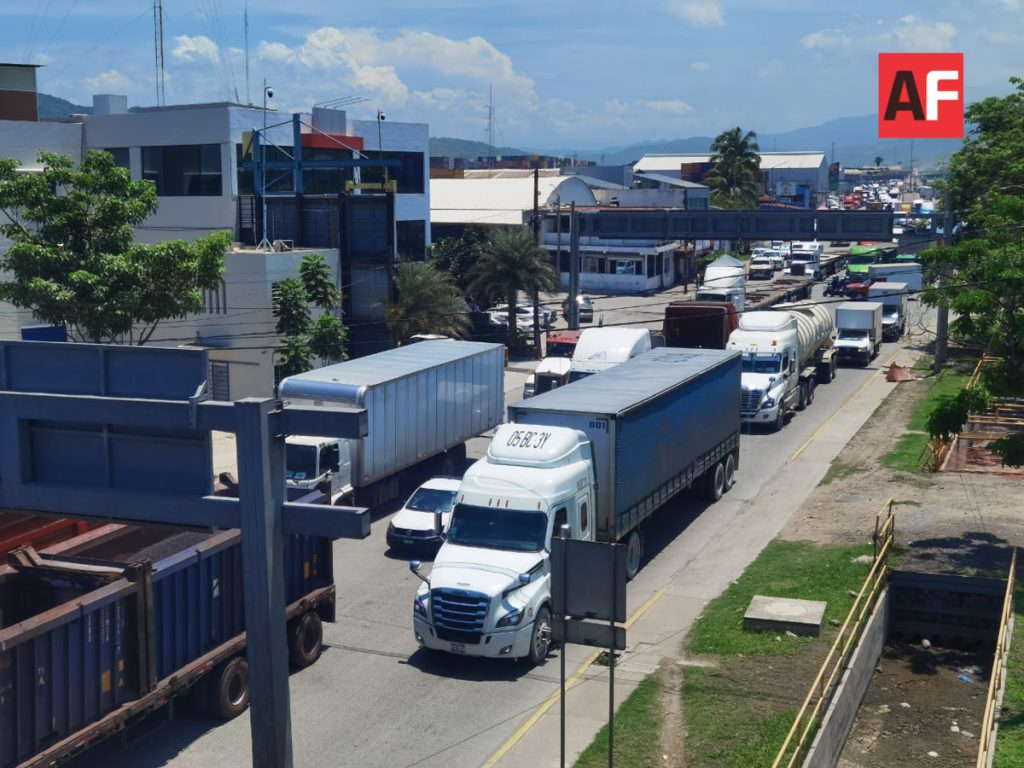 Más de 816 mil camiones ingresaron al puerto de Manzanillo en lo que va del año - AFmedios ...
