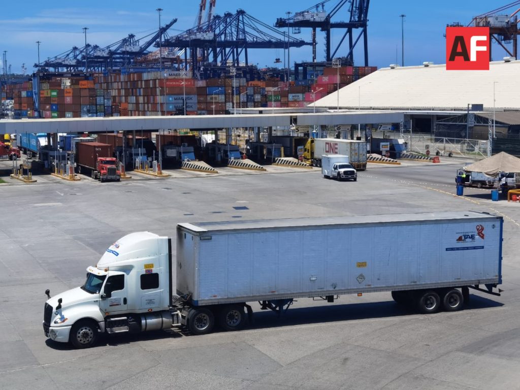Más de medio millón de camiones de carga ingresaron al puerto de Manzanillo durante 1er semestre ...