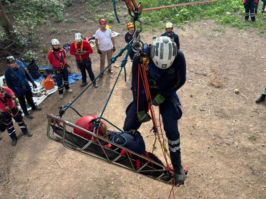 Capacitan a personal de Protección Civil en rescate con cuerdas en ...
